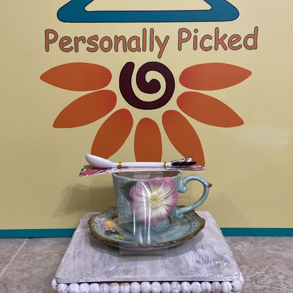 Corner Ruby | Kitchen | Corner Ruby Teacup And Saucer Set | Poshmark